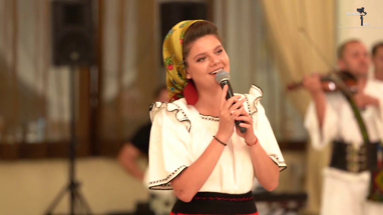 Grupul Iza și Maria Mihali - Maramureș Autentic LIVE - YouTube