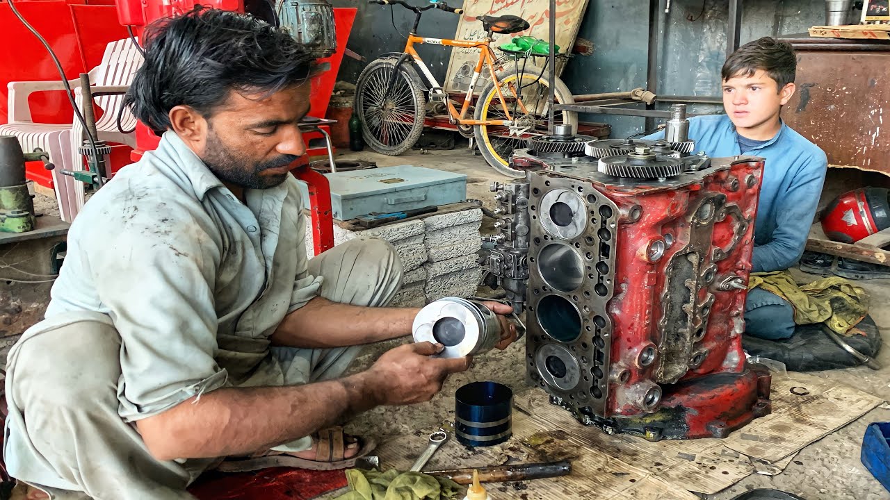 Mini Truck 4 Cylinder Engine Rebuilding in Pakistan // Hino fb Engine ...