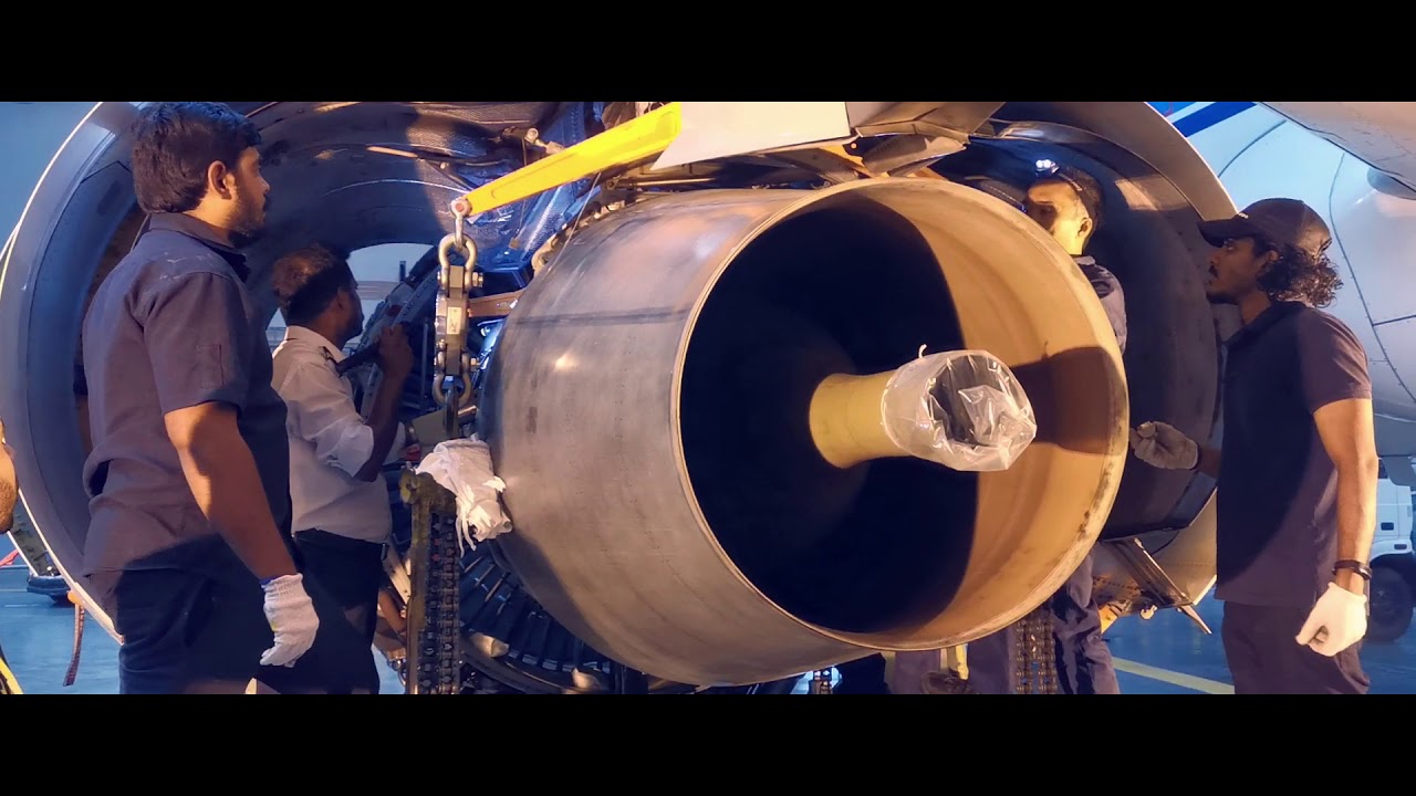 SMARTPHONE captured A320 engine change - YouTube