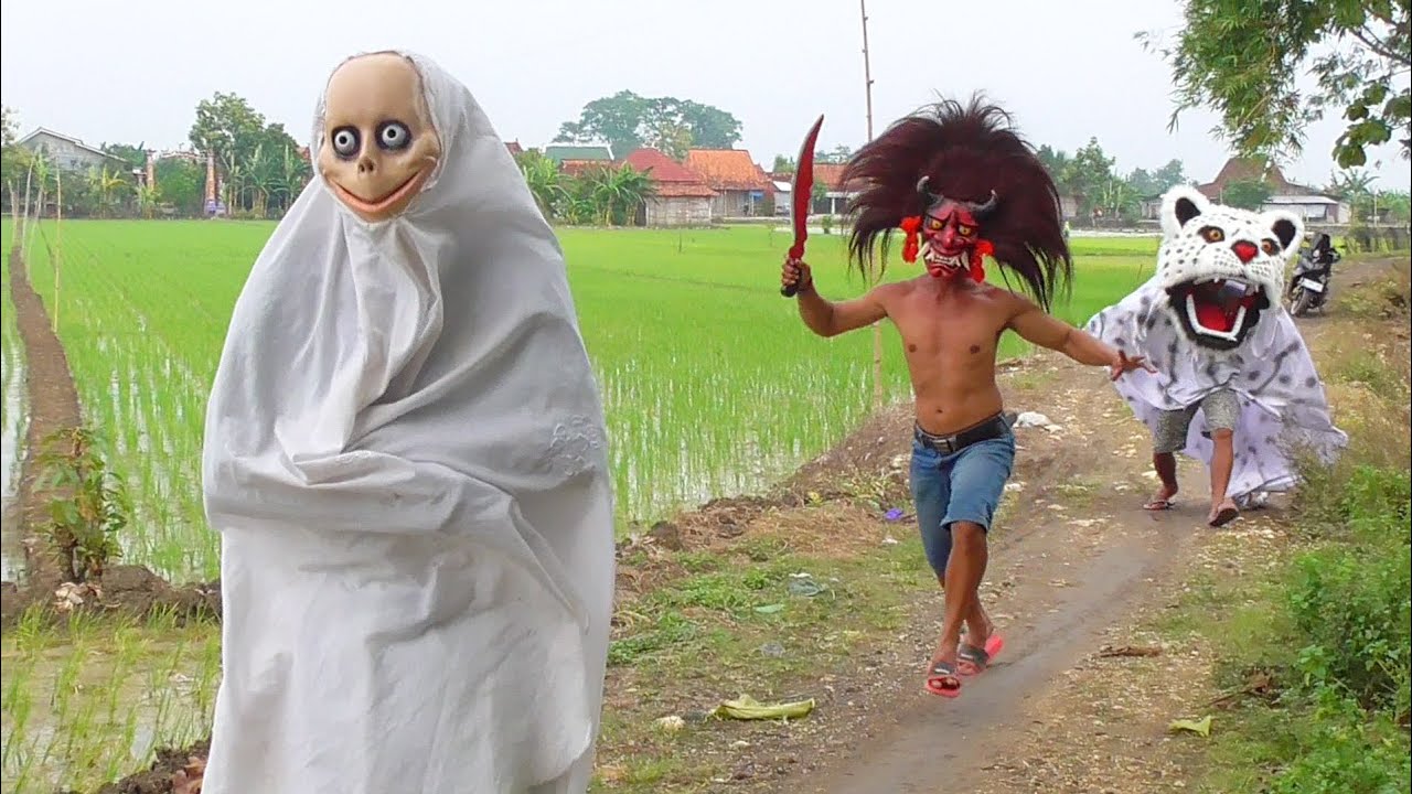 Barongan makan pocong - YouTube