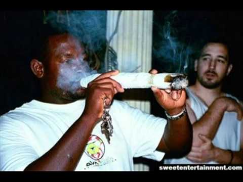 MC Tchesco - Fumando Maconha