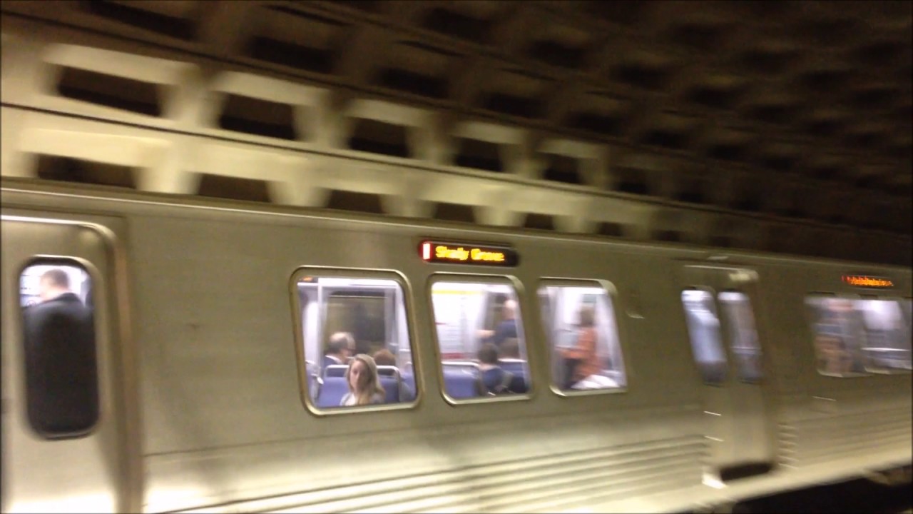 Random 7000-Series Trains on the Red Line - YouTube