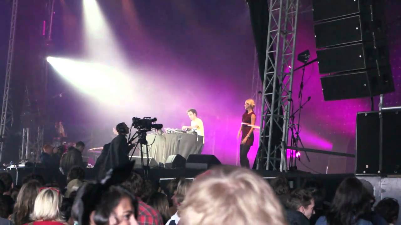 Four Tet - Ringer @ Bestival 2010 - YouTube
