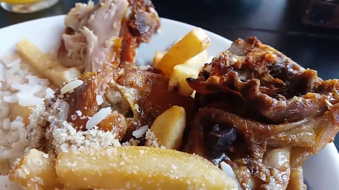 EU ALMOÇANDO FRANGO COM FRITAS, ARROZ, FEIJÃO E FAROFA - YouTube