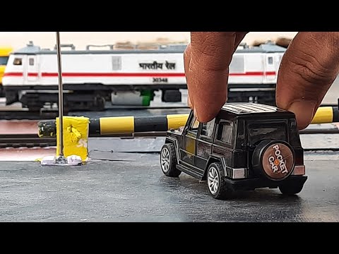 MINIATURE RAILWAY LEVEL CROSSING OF INDIAN RAILWAY || CENTY TOY TRAIN & DIECAST