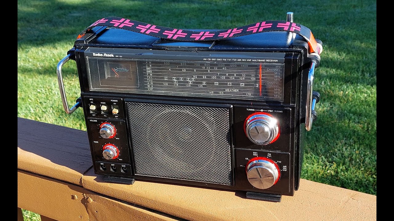 I show you this redesigned RadioShack SW-100 multi-band receiver. - YouTube