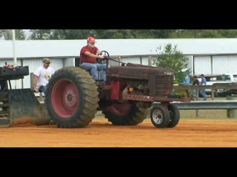 Farmall M tractor Pull - YouTube