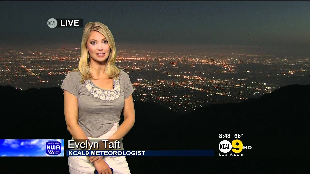 Evelyn Taft 2011/07/13 8PM KCAL9 HD; Grey top, white skirt - YouTube