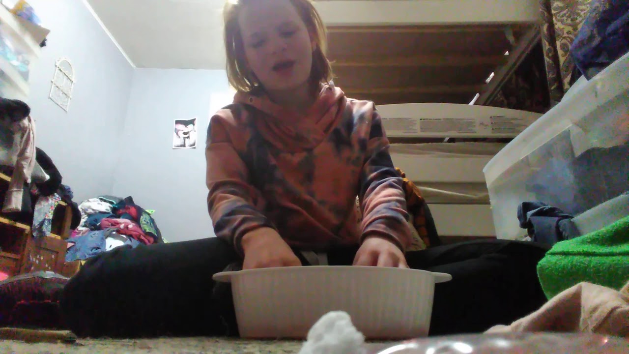 Cutting open ice pack - YouTube