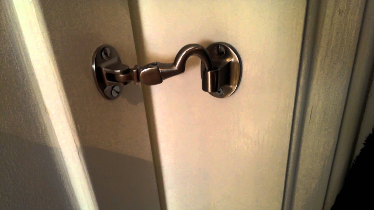 Bad bathroom lock - YouTube