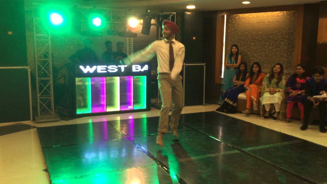 Solo Bhangra Performance || Simardeep Singh || Royals Of Punjab || IITM ...