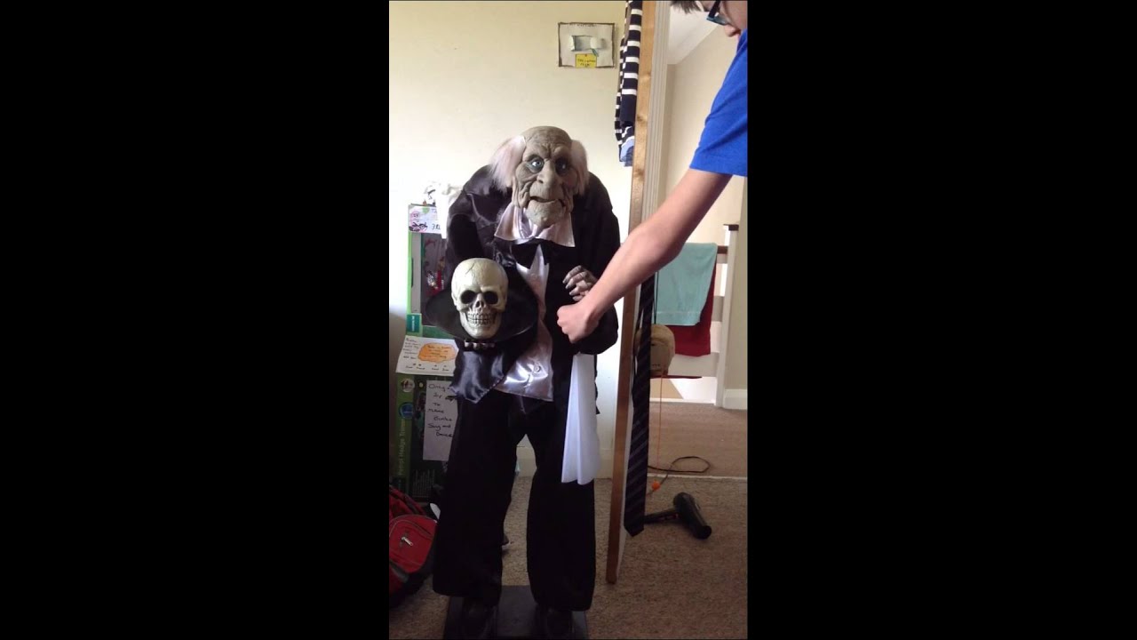 Animated halloween talking butler and skull - YouTube