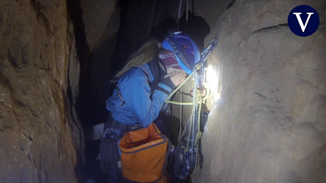 Récord bajo tierra: 500 días en una cueva sin contacto exterior - YouTube