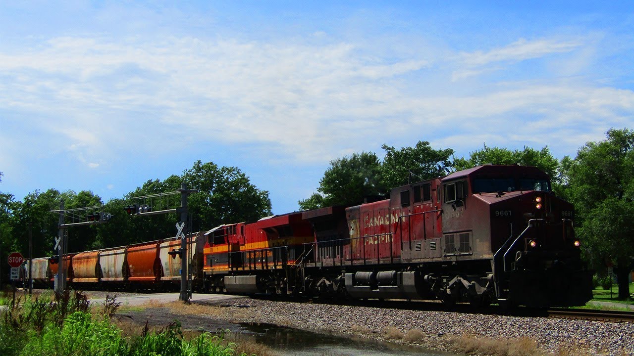 CP 9661 & KCS 4796 lead NS 60P in Centralia, Illinois - YouTube