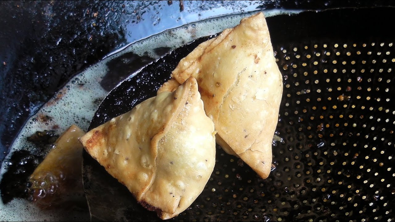 Indian Street Food : Samosa Recipe 𑁍 Cook'n feel - YouTube