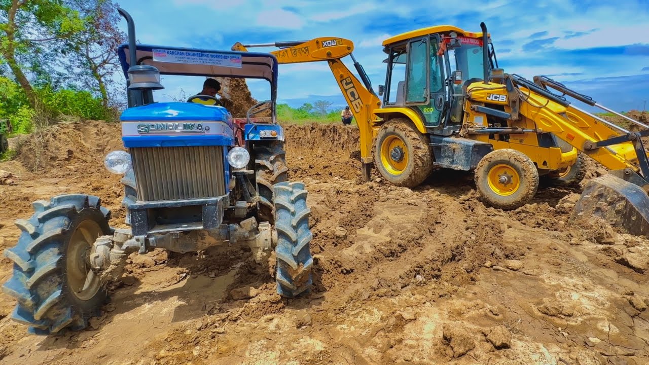 Jcb 3dx Backhoe Loader Machine Loading Mud in Sonalika Di 745 lll ...