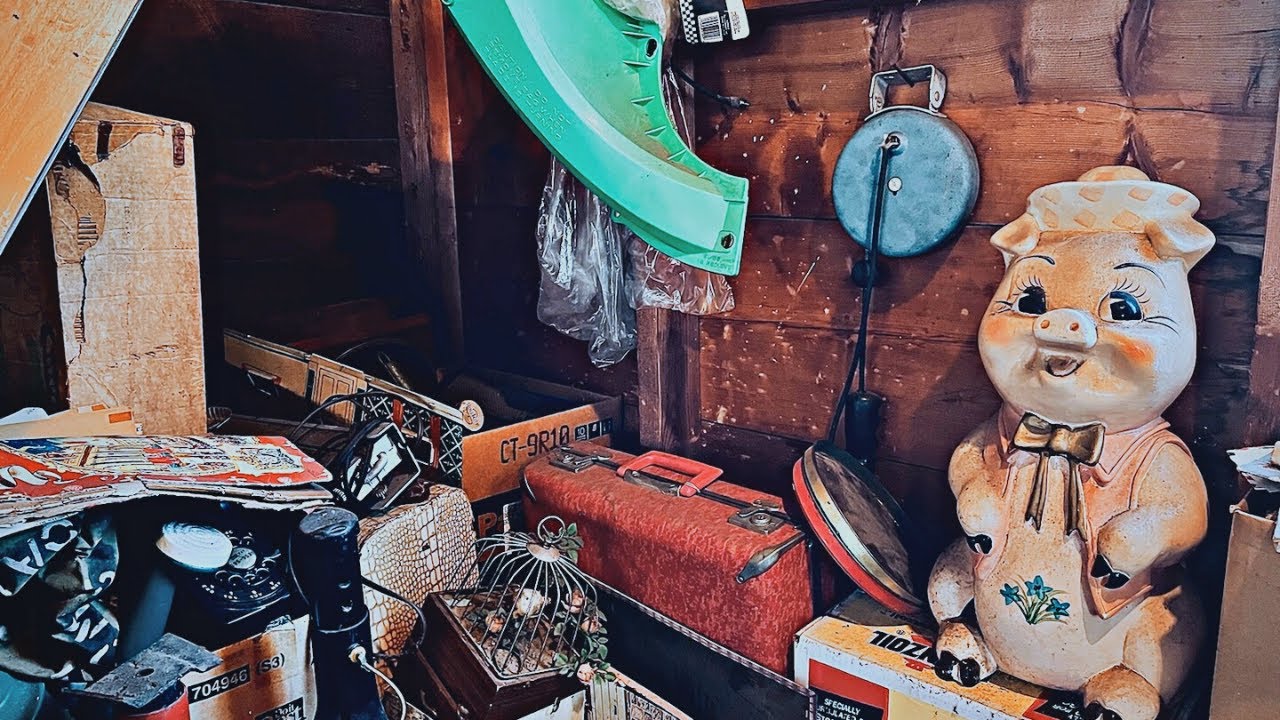 Dusty & Dirty Picking An Old Garage - YouTube