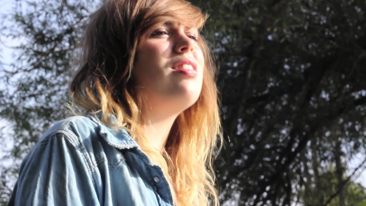 Charli Taylor singing pixie lotts mama do - YouTube