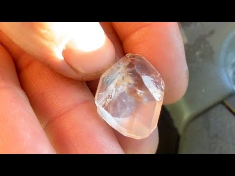 como diferenciar  DIAMANTES  pedra preciosa dE CRISTAL