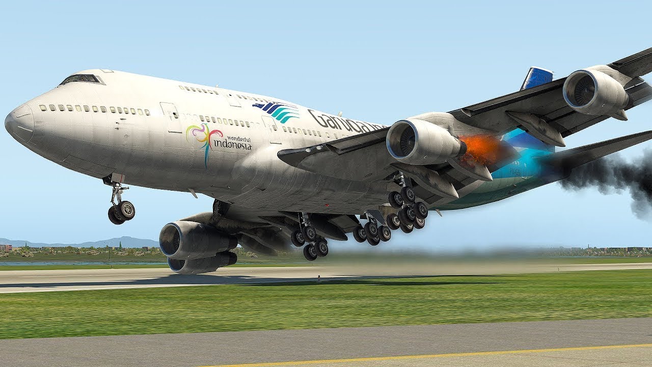 Amazing Airport !! Very Beautiful View Moment While Landing of Boeing ...