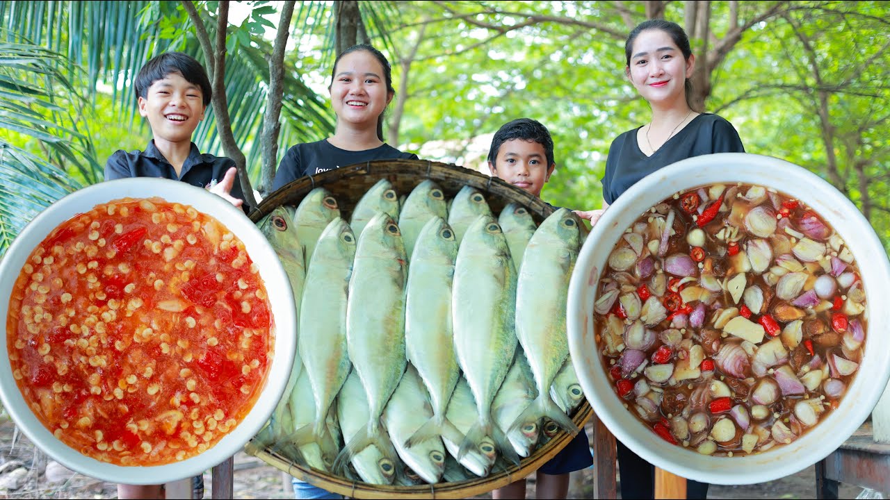 Brothers and sisters cooking time - Teach them how to cook fish ...