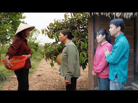 Thuy's mother went to De's house to look for her daughter and unexpectedly met De's mother there.