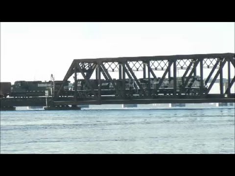 RARE! Two NS trains meet on the Jacksonville drawbridge!!! - YouTube
