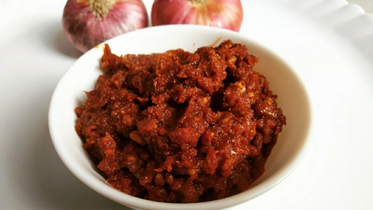 जेवणाची चव वाढवणारी आणि घरात भाजी नसेल तर बनवा चमचमीत कांदा चटणी रेसिपी ...