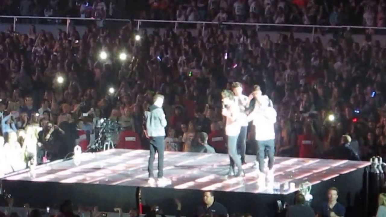 One Direction - Twitter Questions (Live in Stockholm, Sweden 2013 ...
