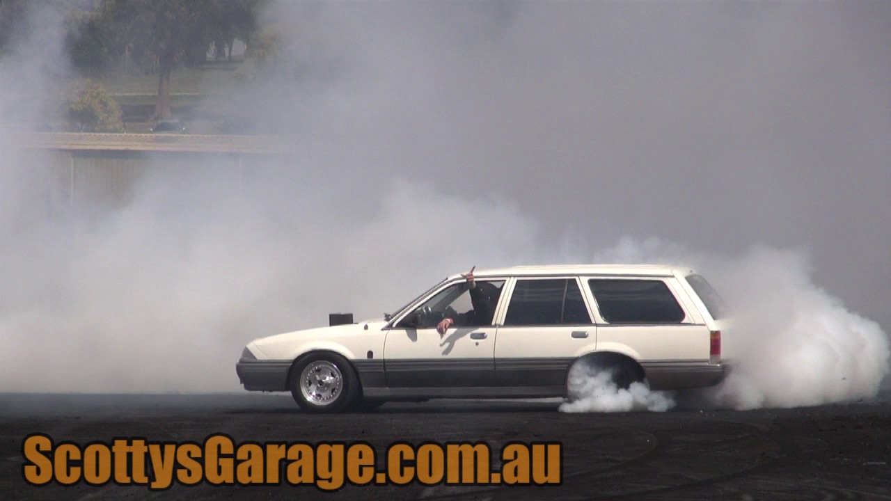 VL Wagon Burnout at Motorfest - YouTube