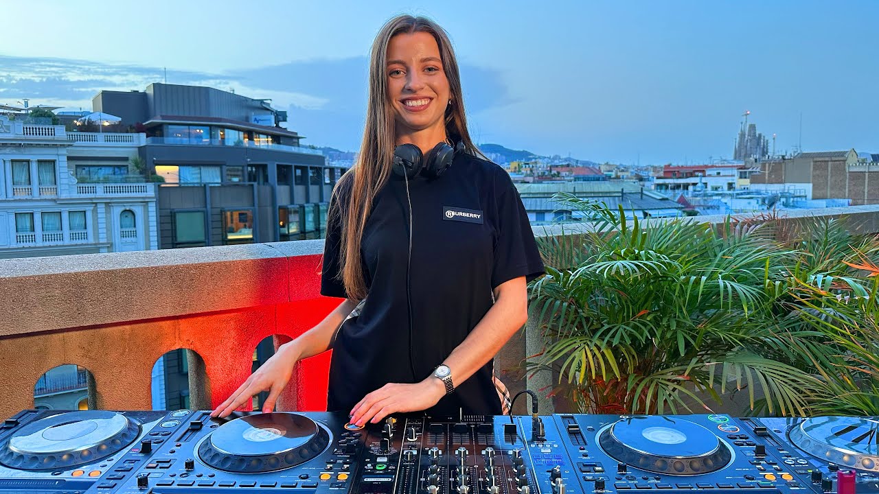 Melodic Techno Mix by DJ Alisha in Barcelona, Rooftop Session 2023 ...