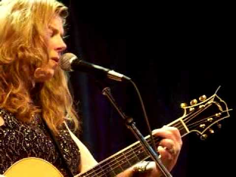 Dar Williams - Midnight Radio - YouTube