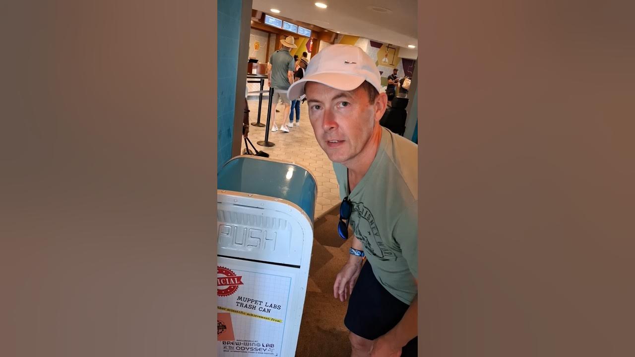 We found the talking trash can in epcot 😂 - YouTube