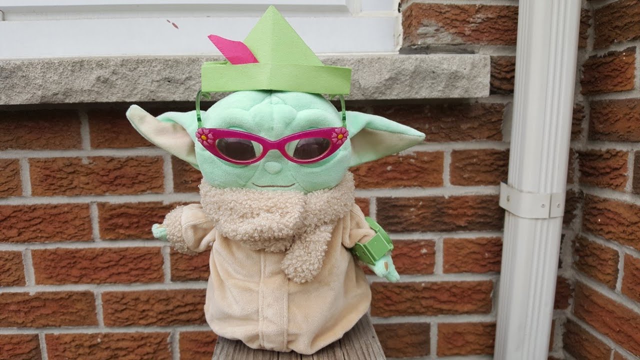 Grogu dancing to the mandolorian theme song for one minute straight ...