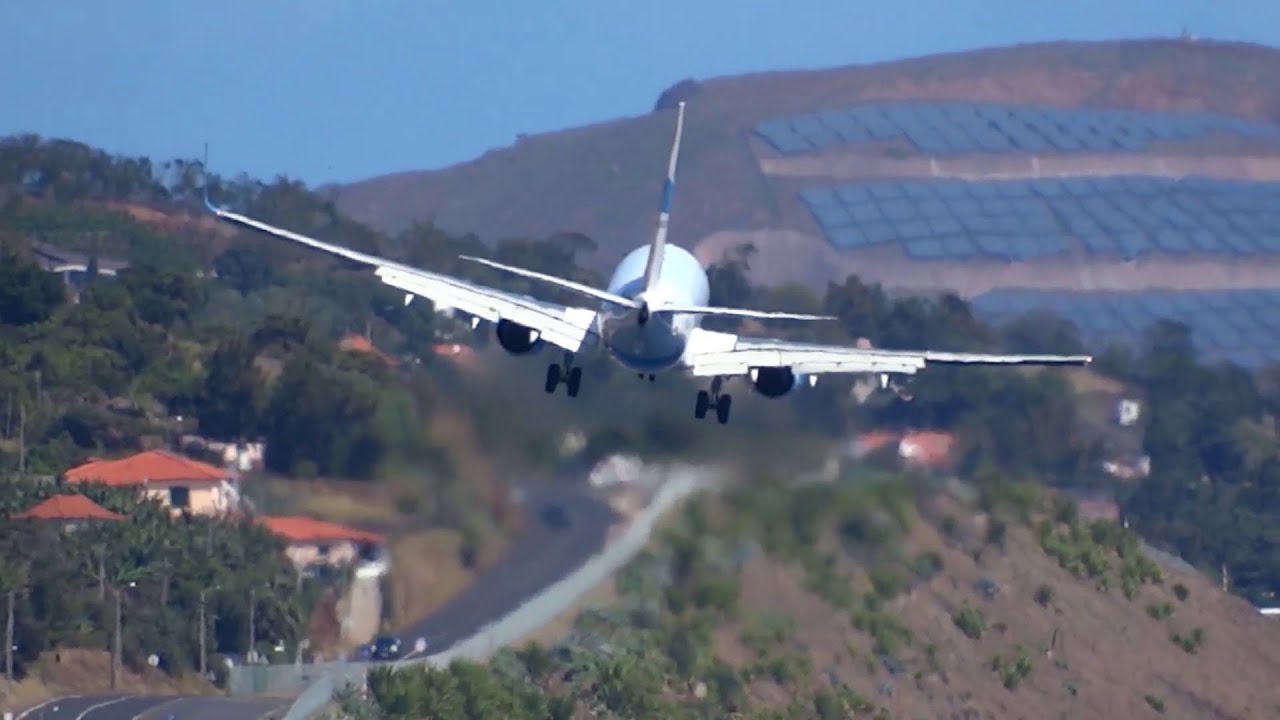 Difficult EXTREME CROSSWIND LANDINGS - YouTube
