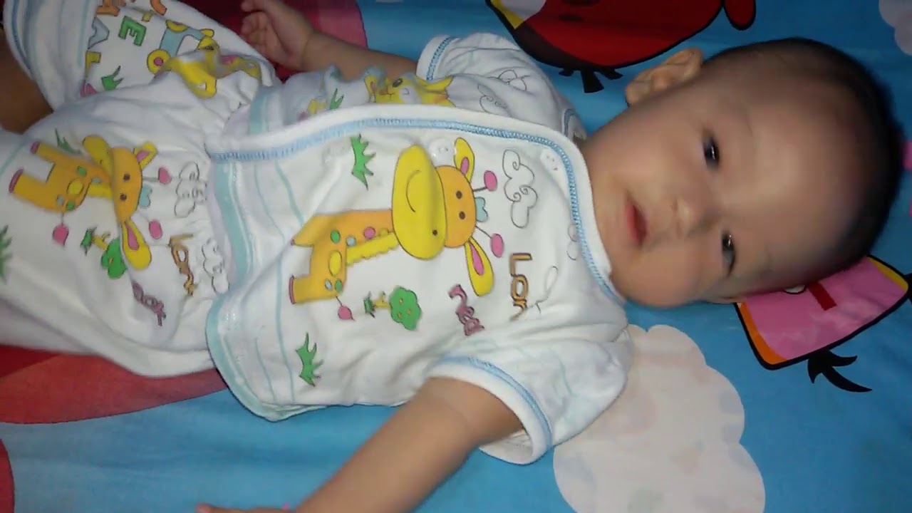 Baby Kyoshi 1st Time Roll Over :) - 22/10/2015 - YouTube
