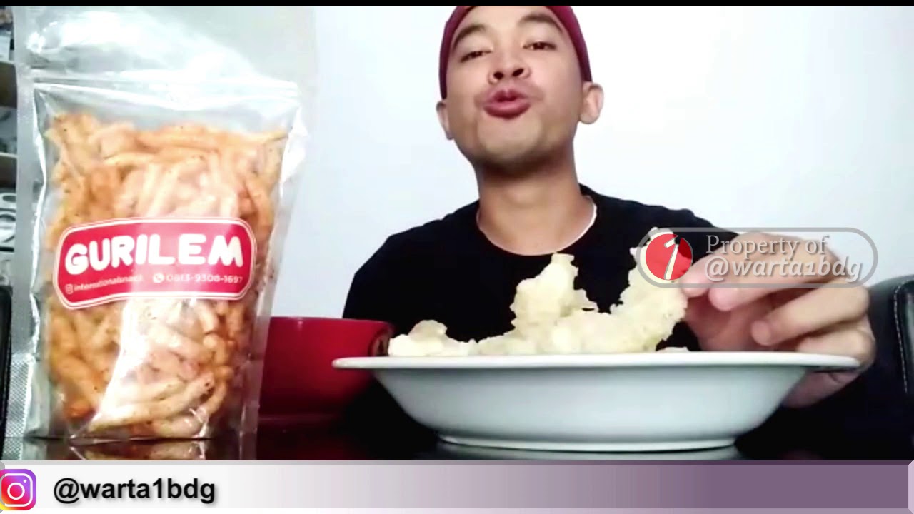 Makan Snack Khas Bandung SEKALIGUS - YouTube