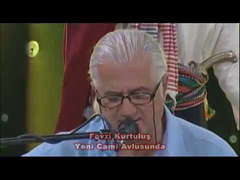 Fevzi Kurtuluş - Yeni Cami Avlusunda