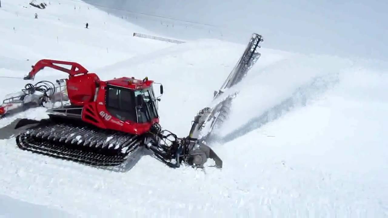 Pisten Bully 600w POLAR in half pipe Hintertux - YouTube