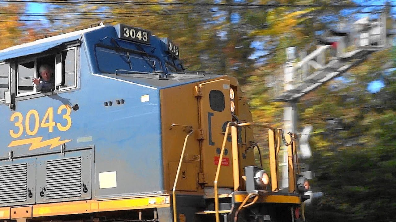 Mixed Freight Train & The Happy CSX Engineer in PA - YouTube