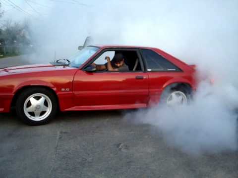MUSTANG BURNOUT BURN 'EM TIL THEY POP - YouTube