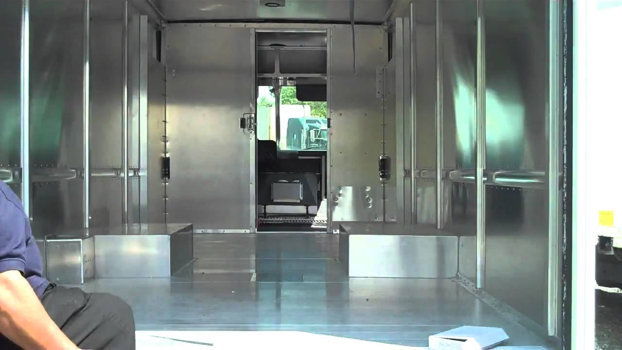 Commercial Truck 18ft Utilimaster Step Van.mp4 - YouTube