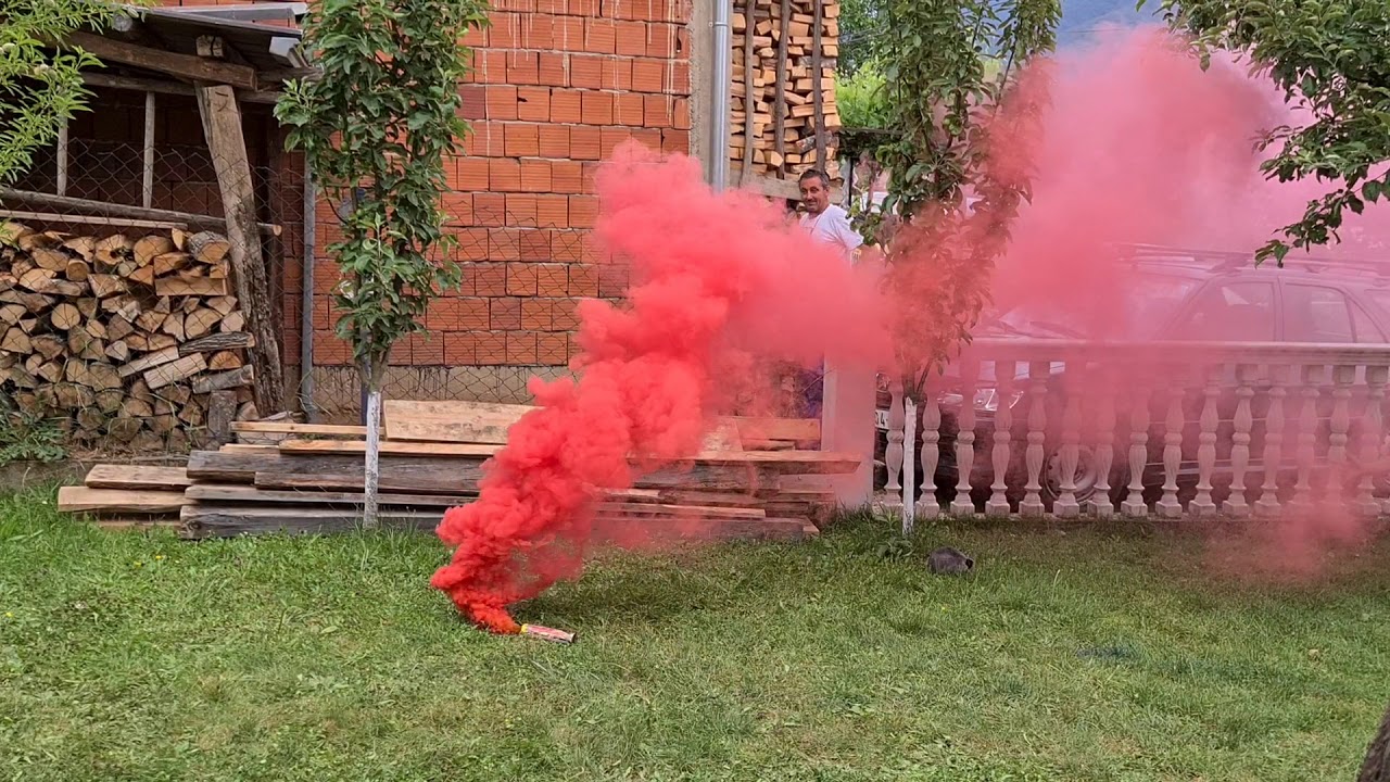 Smoke fountain- dimna bomba 500 dinara by Fenix pirotehnika - YouTube