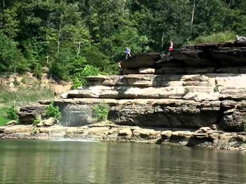 50 foot cliff at Lake Cumberland - YouTube