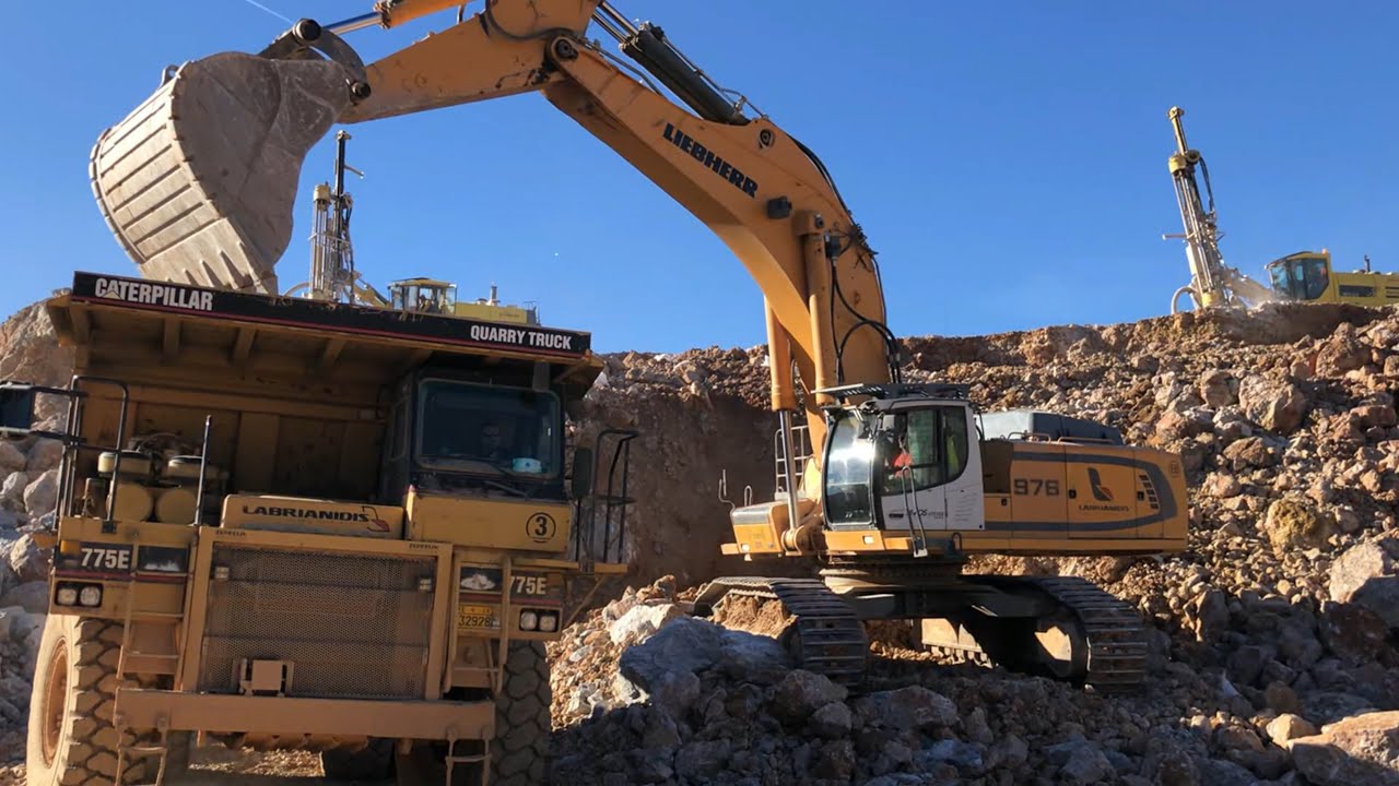 Liebherr 976 Excavator And Cat 992G Loader Loading Cat Dumpers ...