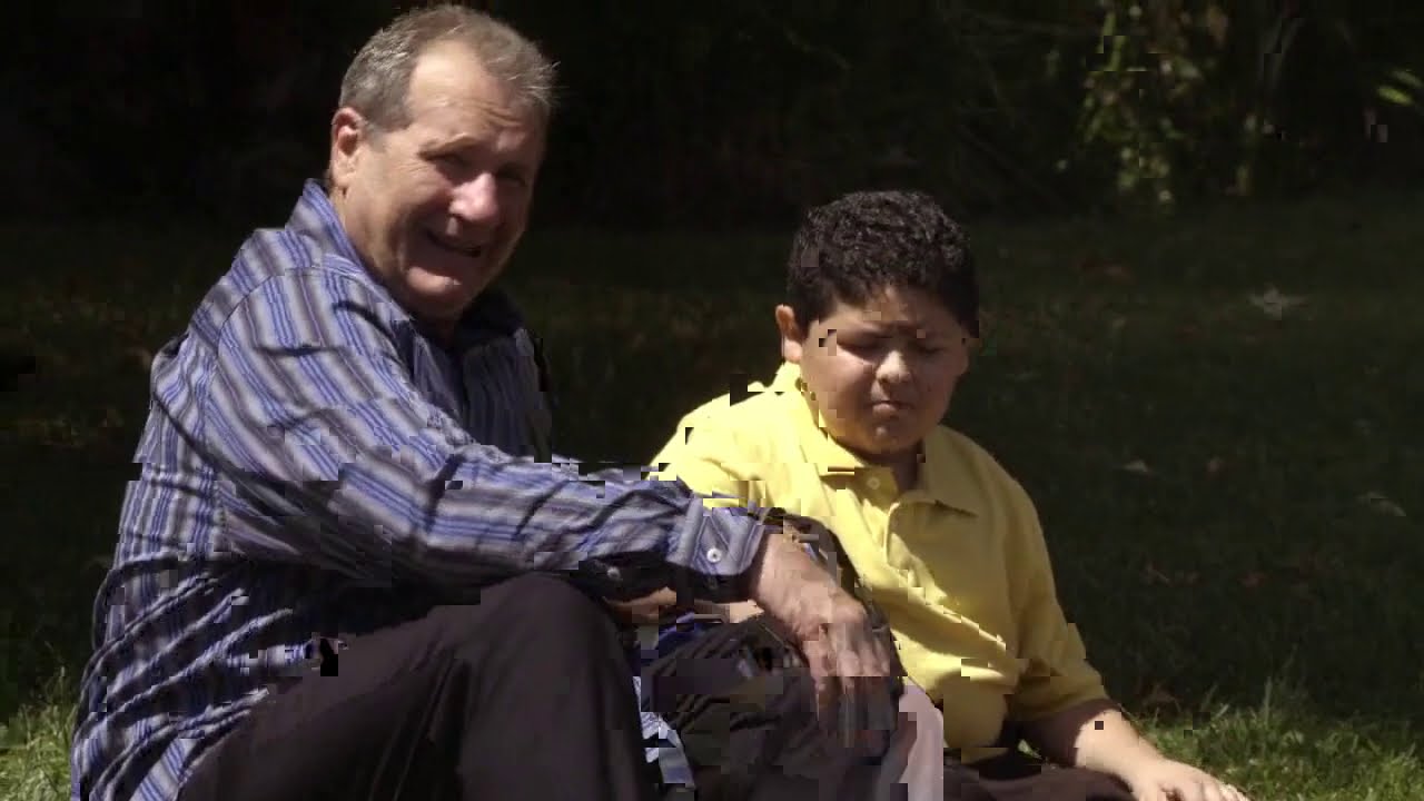 Modern Family 1x02 - Jay Takes Manny to Disneyland | Heartwarming ...