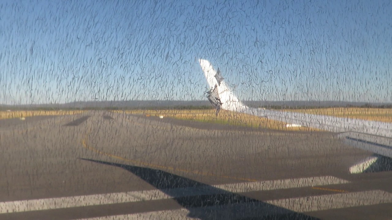 Perth Airport - Turning onto the runway - YouTube