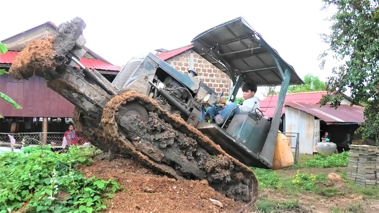 Amazing Trucks Stuck In Mud, Bulldozer Pushing & uphill - YouTube