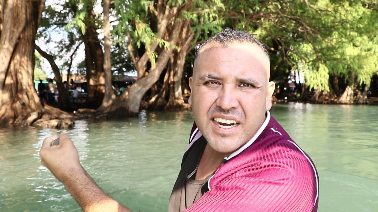 Lanchero que narra la leyenda del lago de Camécuaro @cotidiano399 - YouTube