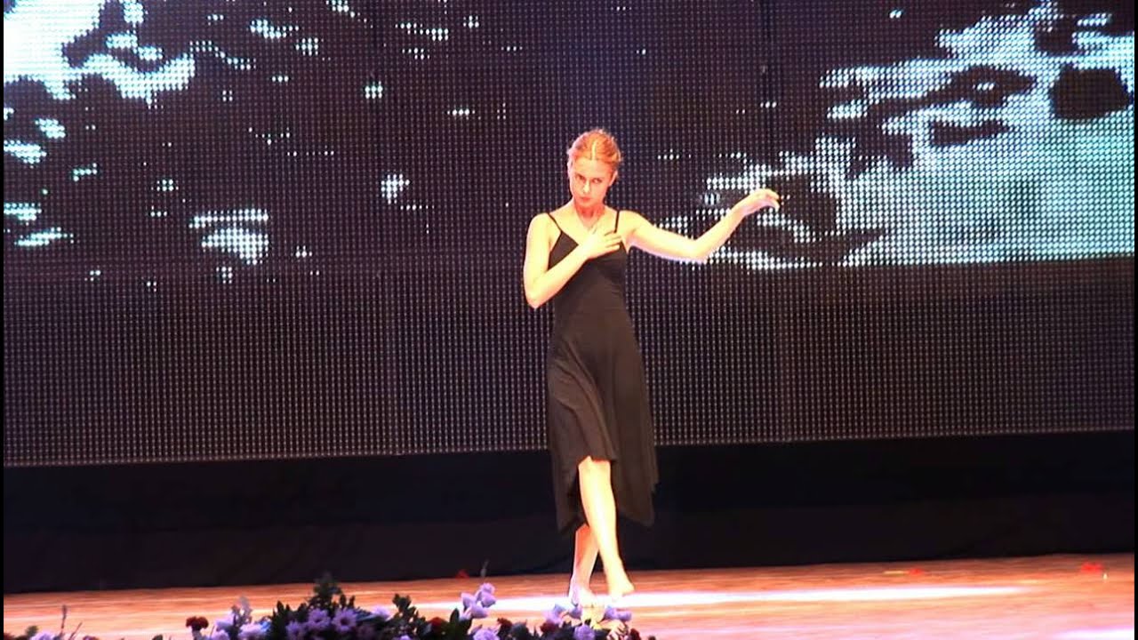 Leo Dancing Club Eleonora Puglia 21° Saggio Spettacolo 2015 coreografia ...